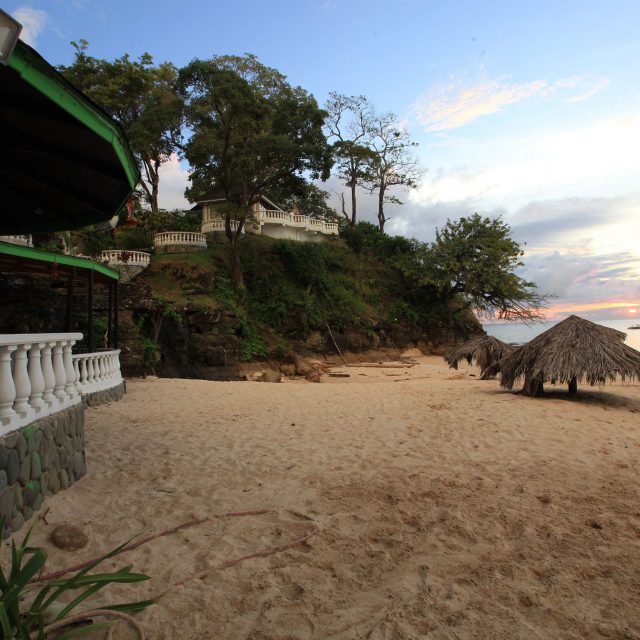 CONTADORA ISLAND DAY PASS - PLAYA CACIQUE - PanaJam Tours